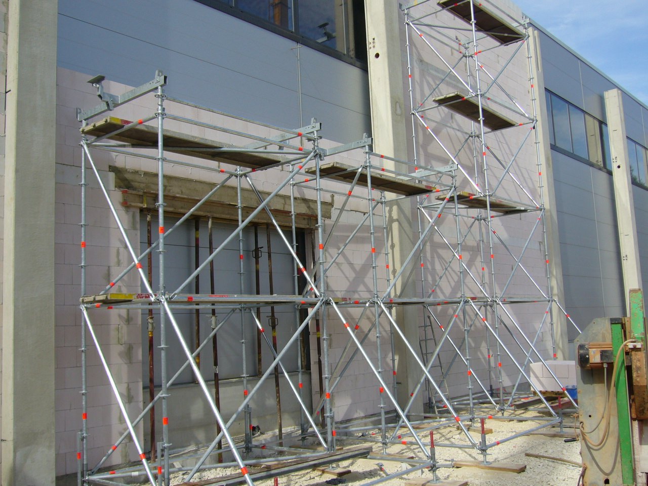 Untergestell, klappbar für Mauerbühnen (verzinkt) - Bauunternehmen - Baugeräte Reuther - Ihr ...